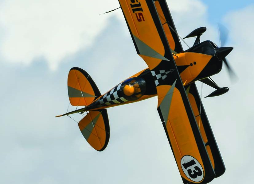 Cutting-Edge Aerobatics – Master knife-edge into a four-point ...