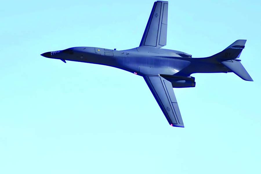 XFly Model/ Banana Hobby B1-B – This big jet is as exciting to fly as ...